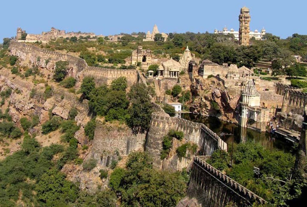 Top 10 Forts of India are Massive & Awesome